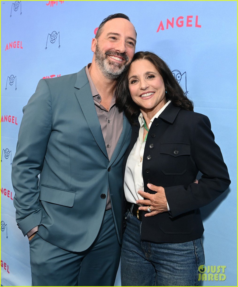 Veep's Julia Louis-Dreyfus & Timothy Simons Reunite with Tony Hale to ...