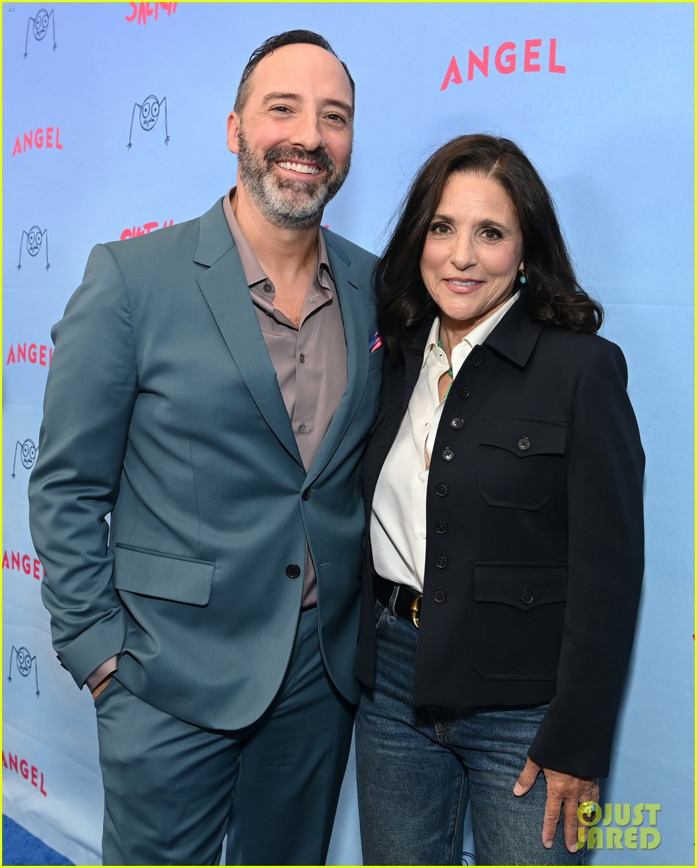 Veep's Julia Louis-Dreyfus & Timothy Simons Reunite with Tony Hale to ...