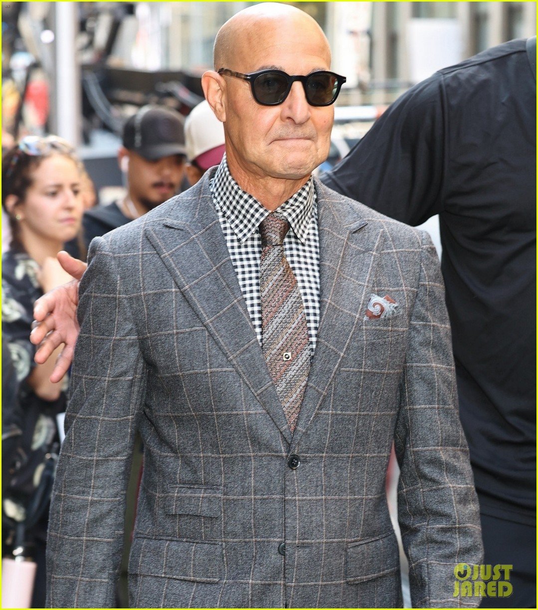 Stanley Tucci Seen as Nigel for First Time on Set of 'The Devil Wears ...