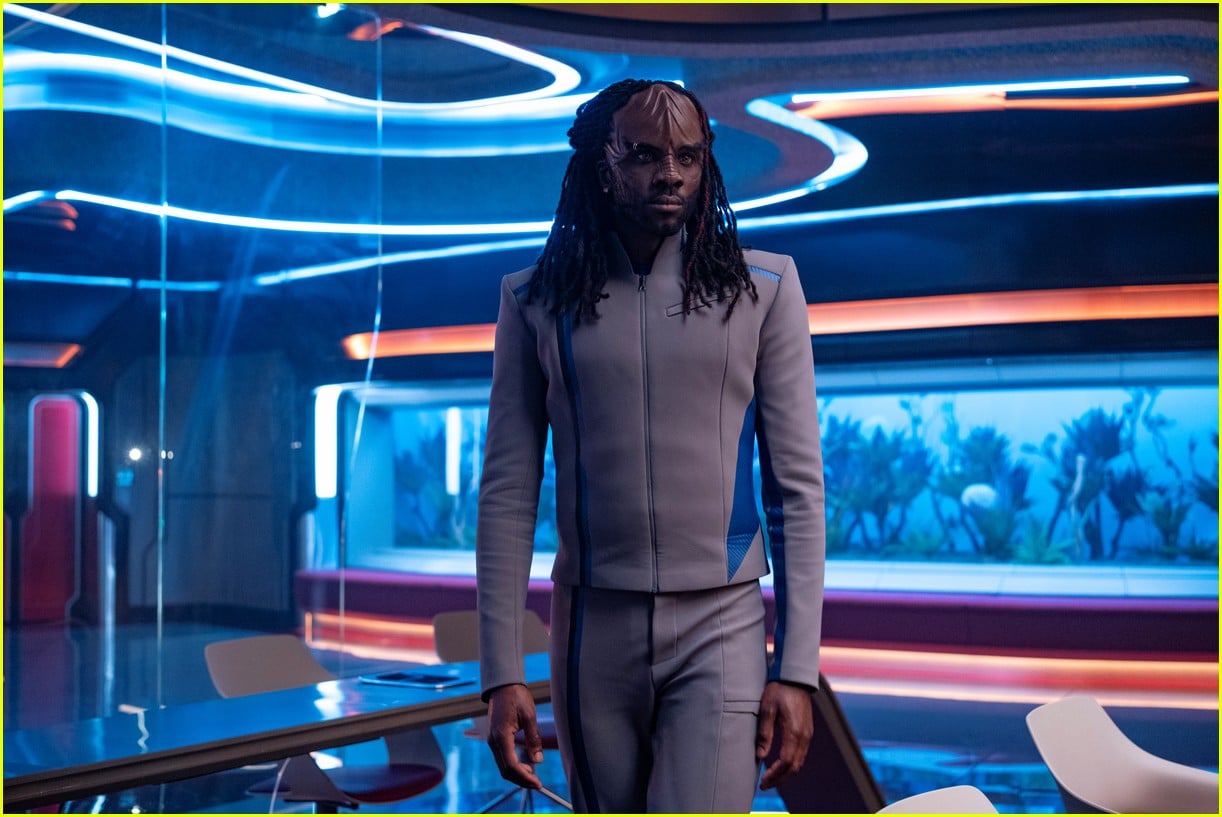 'Star Trek: Starfleet Academy' Gets First Look Teaser Trailer, Will ...