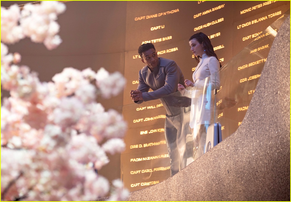 'Star Trek: Starfleet Academy' Gets First Look Teaser Trailer, Will ...