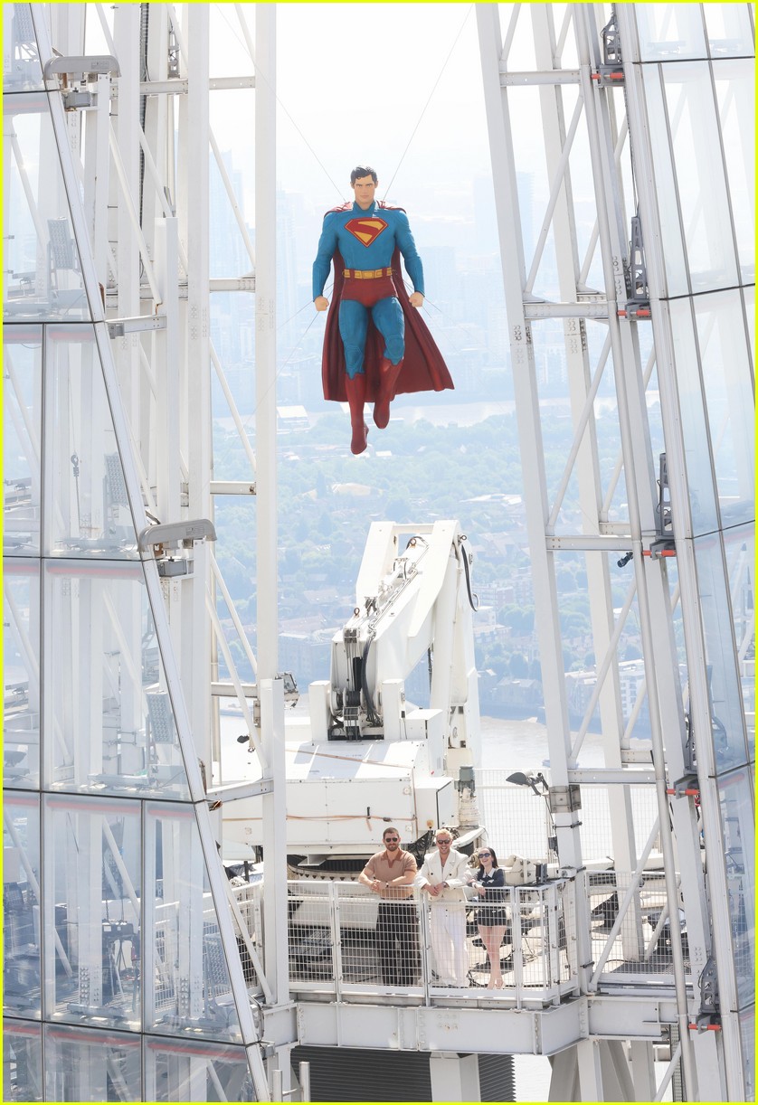 'Superman' Stars Visit London's Shard to See Awesome Statue Spectacle ...