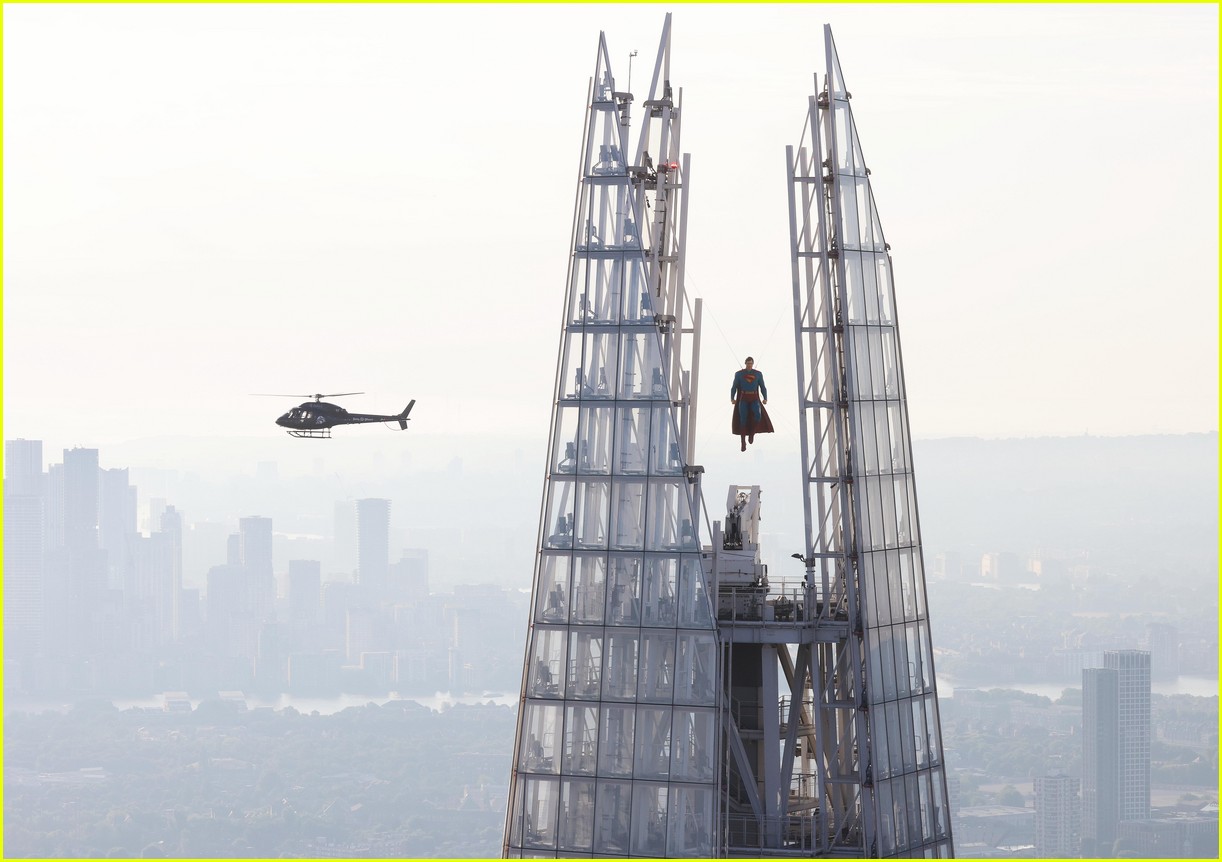 'Superman' Stars Visit London's Shard to See Awesome Statue Spectacle ...