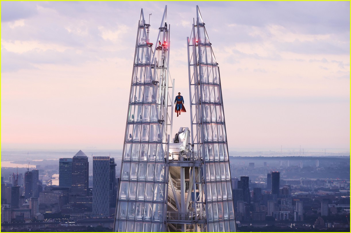 'Superman' Stars Visit London's Shard to See Awesome Statue Spectacle ...