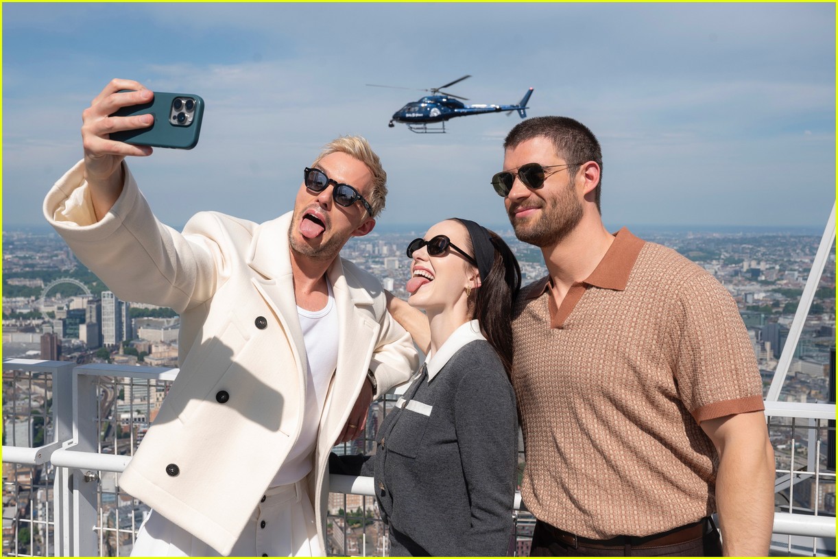 'Superman' Stars Visit London's Shard to See Awesome Statue Spectacle ...