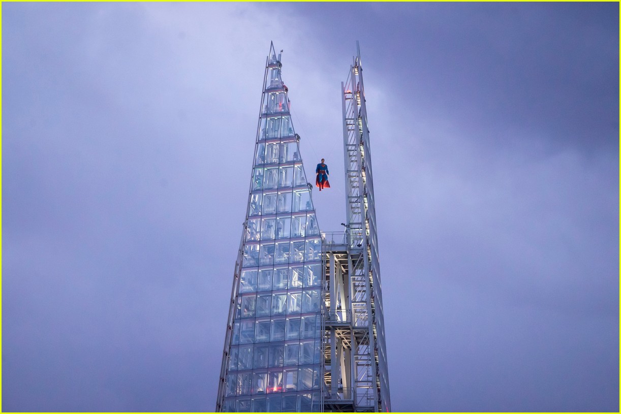 'Superman' Stars Visit London's Shard to See Awesome Statue Spectacle ...