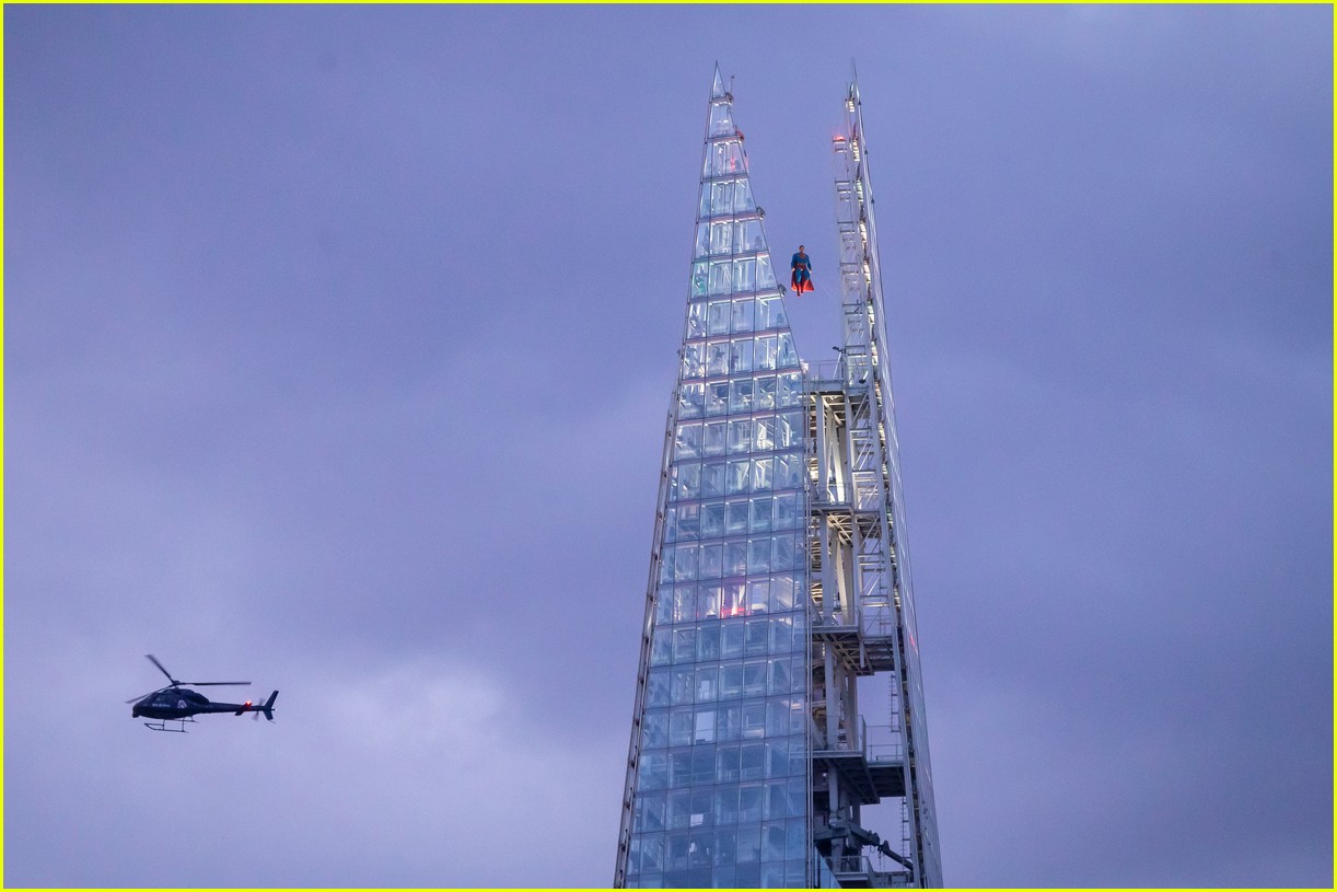 'Superman' Stars Visit London's Shard to See Awesome Statue Spectacle ...