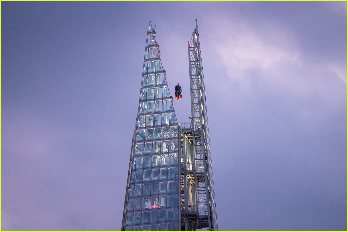 'Superman' Stars Visit London's Shard to See Awesome Statue Spectacle ...