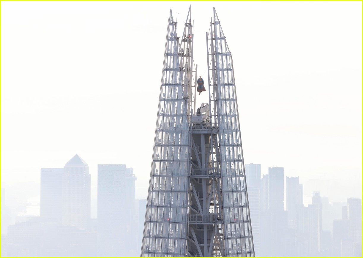 'Superman' Stars Visit London's Shard to See Awesome Statue Spectacle ...