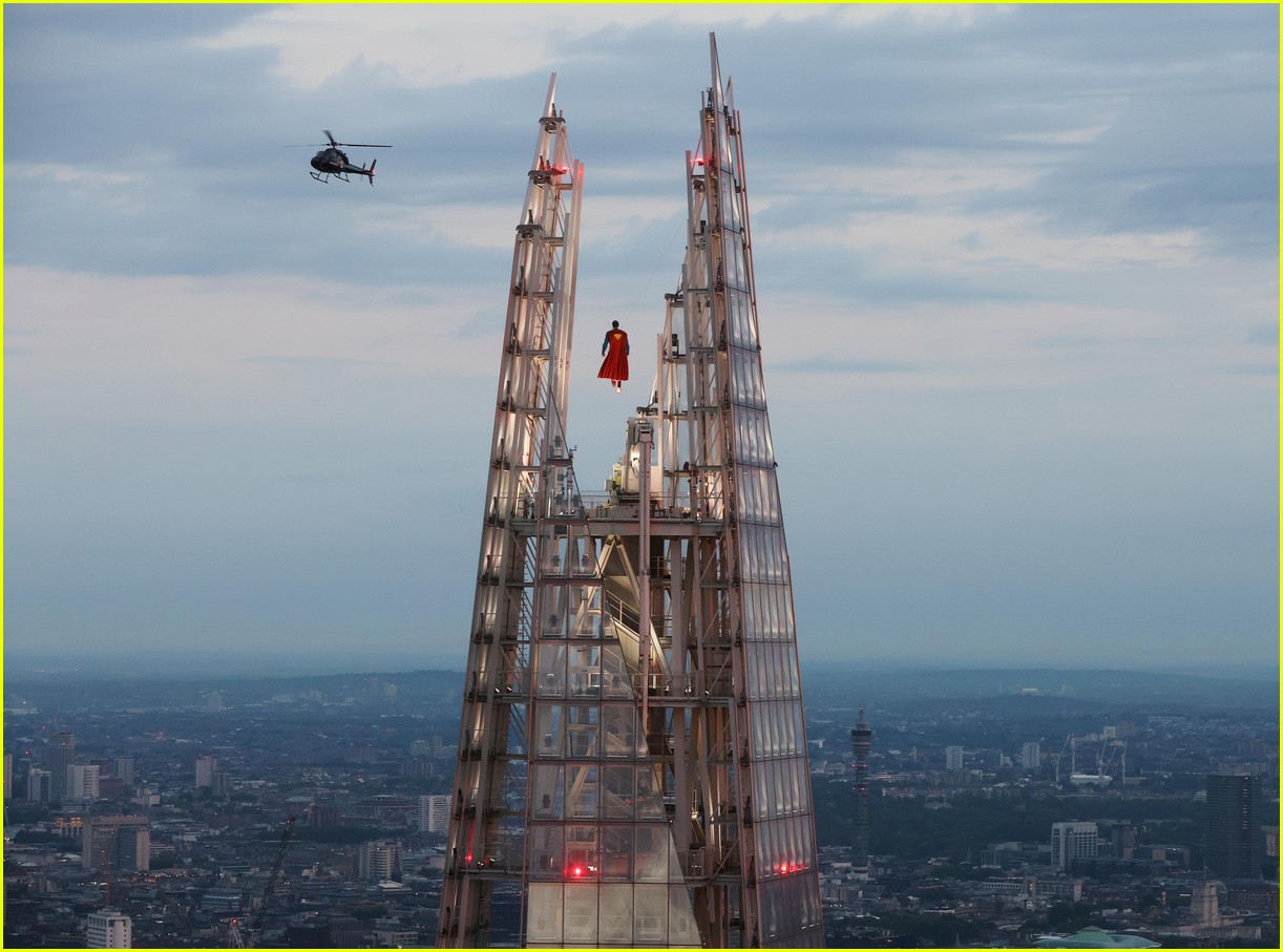 'Superman' Stars Visit London's Shard to See Awesome Statue Spectacle ...