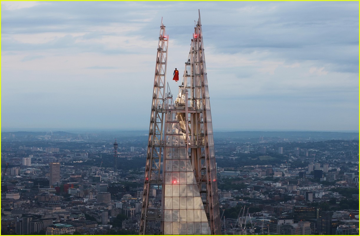 'Superman' Stars Visit London's Shard to See Awesome Statue Spectacle ...