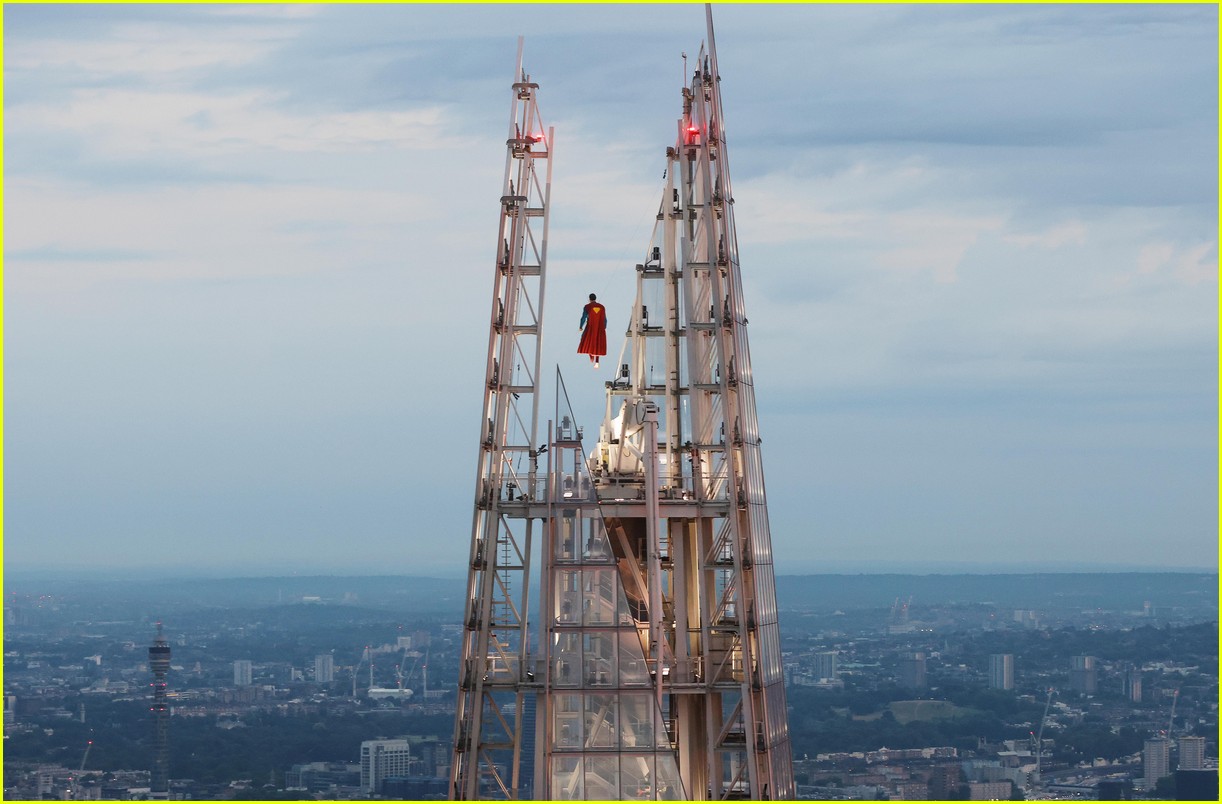 'Superman' Stars Visit London's Shard to See Awesome Statue Spectacle ...