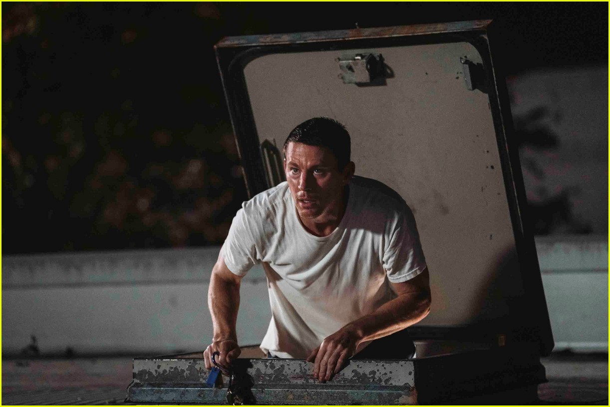 Channing Tatum Wears Short Shorts & Pool Floatie on 'Roofman' Movie ...