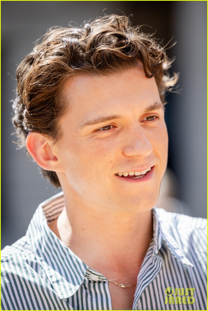 Tom Holland Pours Drinks & Greets Fans at Pop Up Event for His Non ...