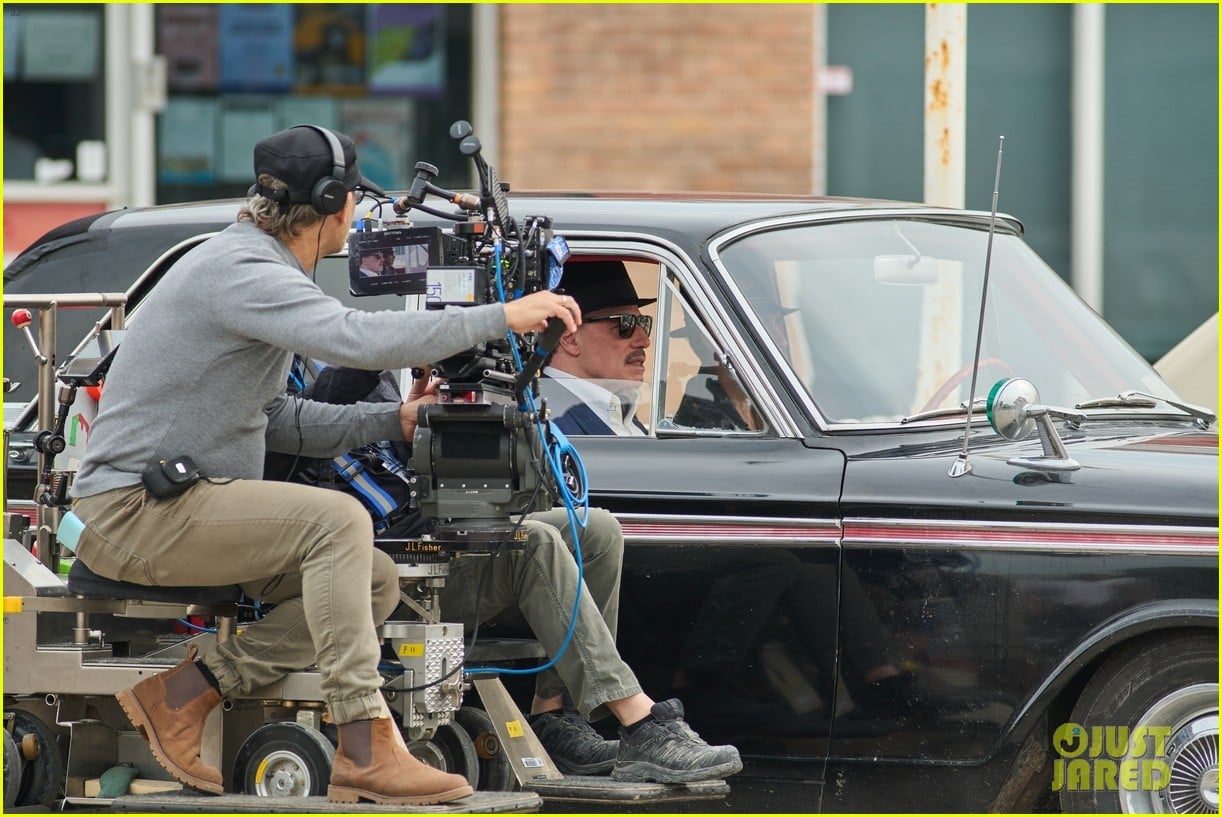 John Travolta is Nearly Unrecognizable as Mobster Johnny Roselli on Set ...