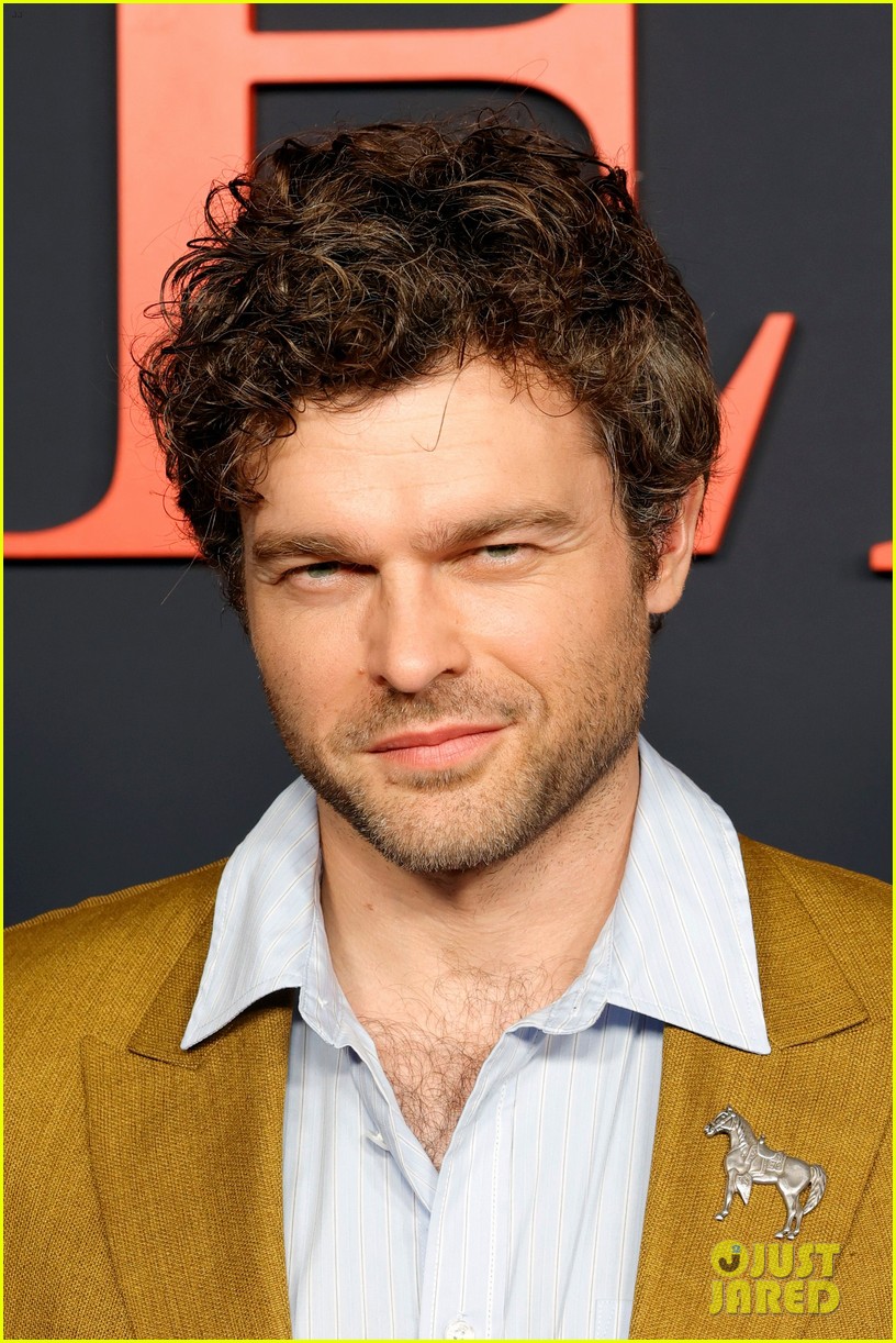 Julia Garner & Josh Brolin Attend 'Weapons' Premiere After Movie Debuts ...