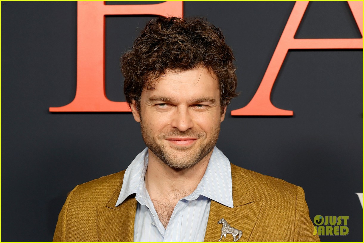 Julia Garner & Josh Brolin Attend 'Weapons' Premiere After Movie Debuts ...