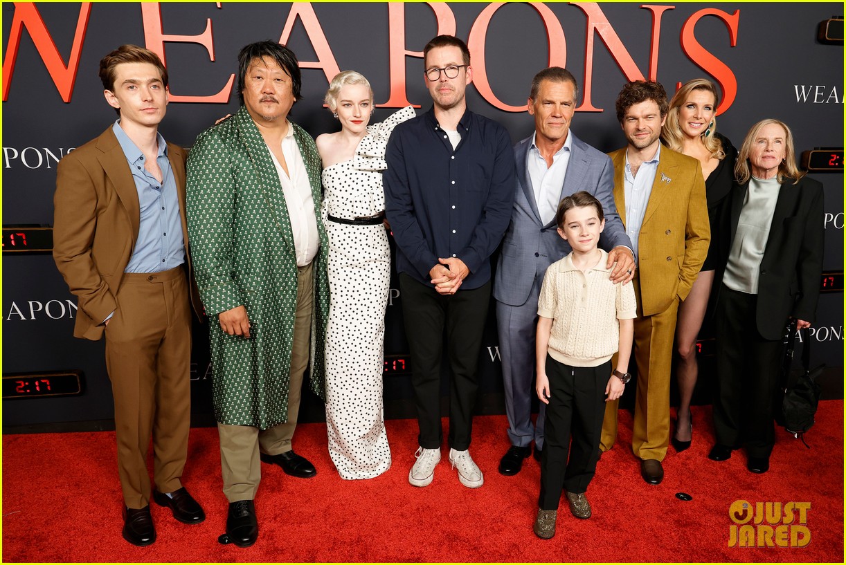 Julia Garner & Josh Brolin Attend 'Weapons' Premiere After Movie Debuts ...