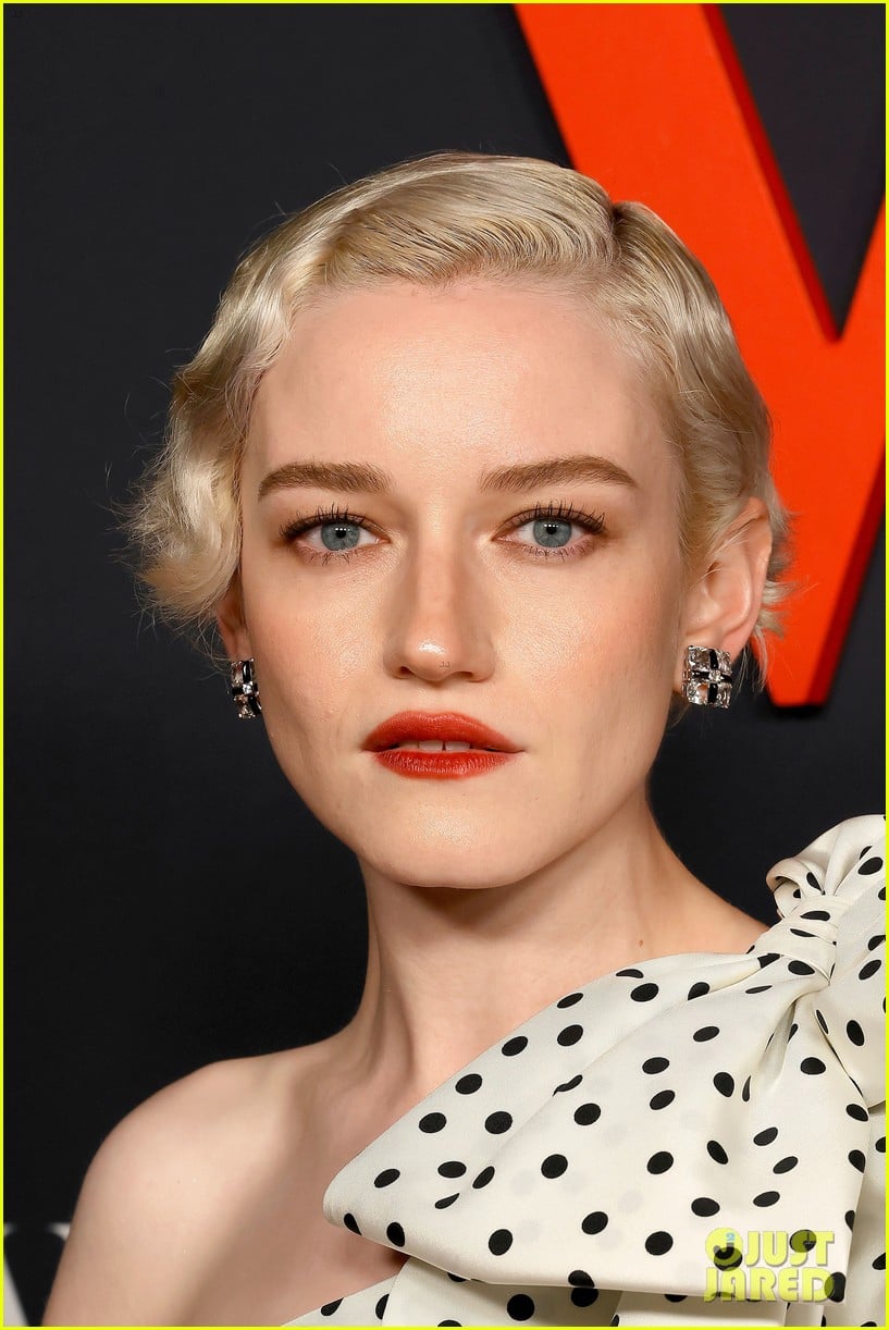 Julia Garner & Josh Brolin Attend 'Weapons' Premiere After Movie Debuts ...