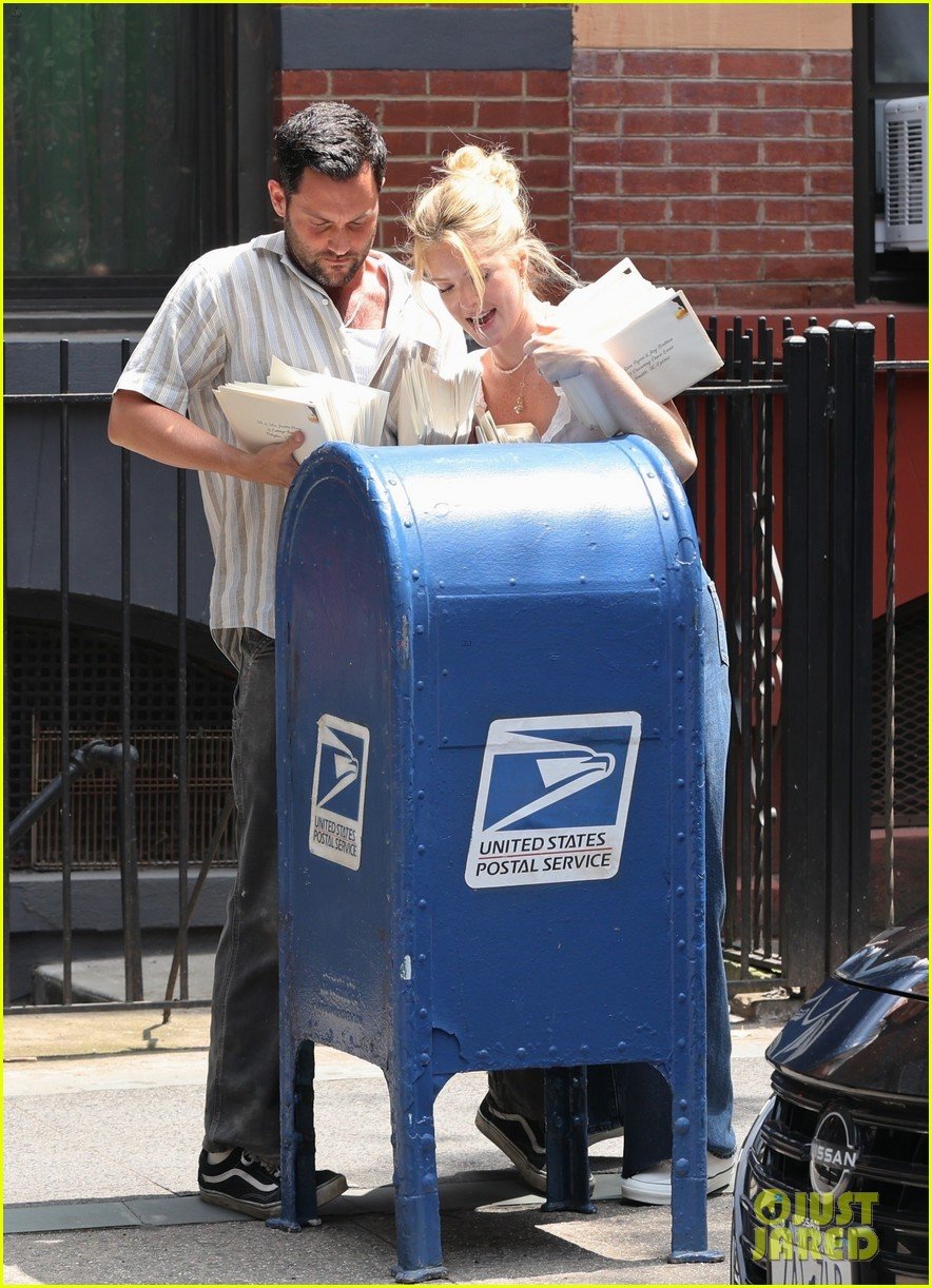 Penn Badgley & Meghann Fahy Spotted Filming 'You Deserve Each Other ...