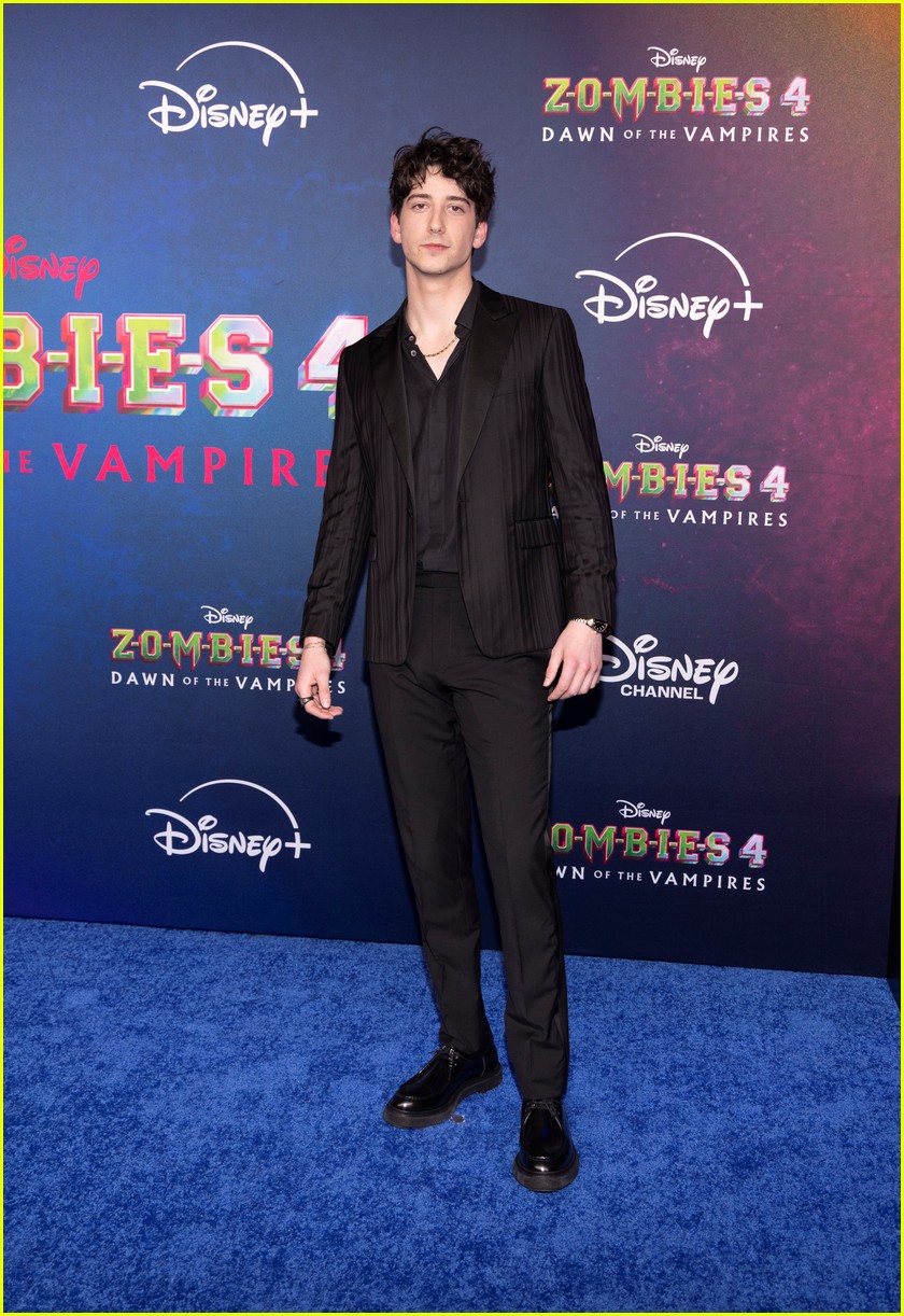 Meg Donnelly & Milo Manheim Get Support from Loved Ones at 'Zombies 4' Premiere: Photo 5181234 ...