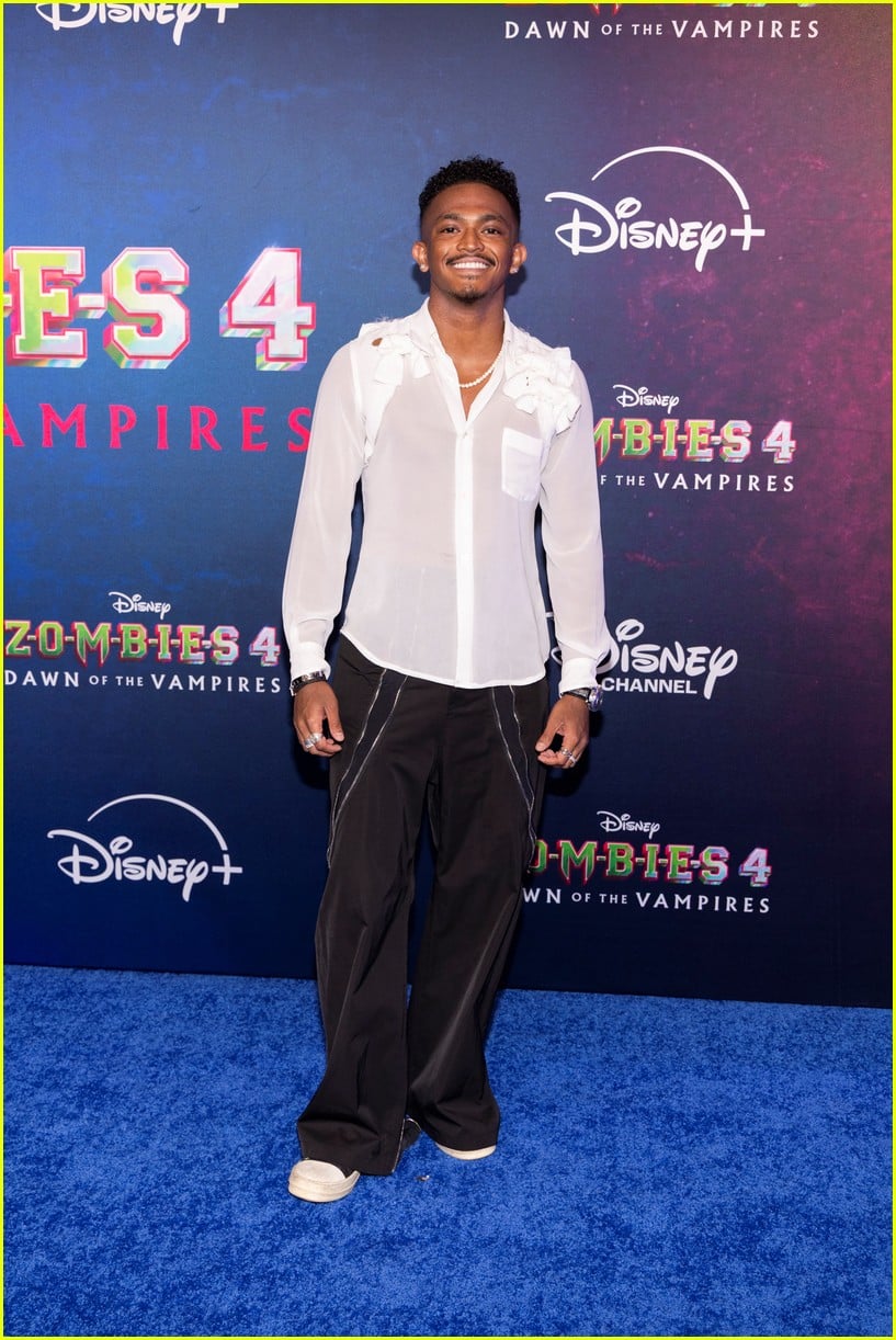 Photo: zombies 4 cast premiere new movie ahead of its debut 36 | Photo ...