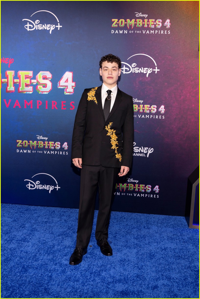 Photo: zombies 4 cast premiere new movie ahead of its debut 41 | Photo ...