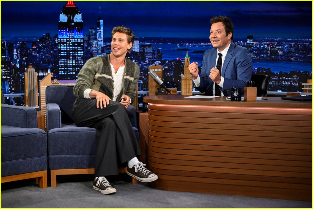 Austin Butler Explains His Dancing at Bad Bunny Concert, Reveals He Had ...