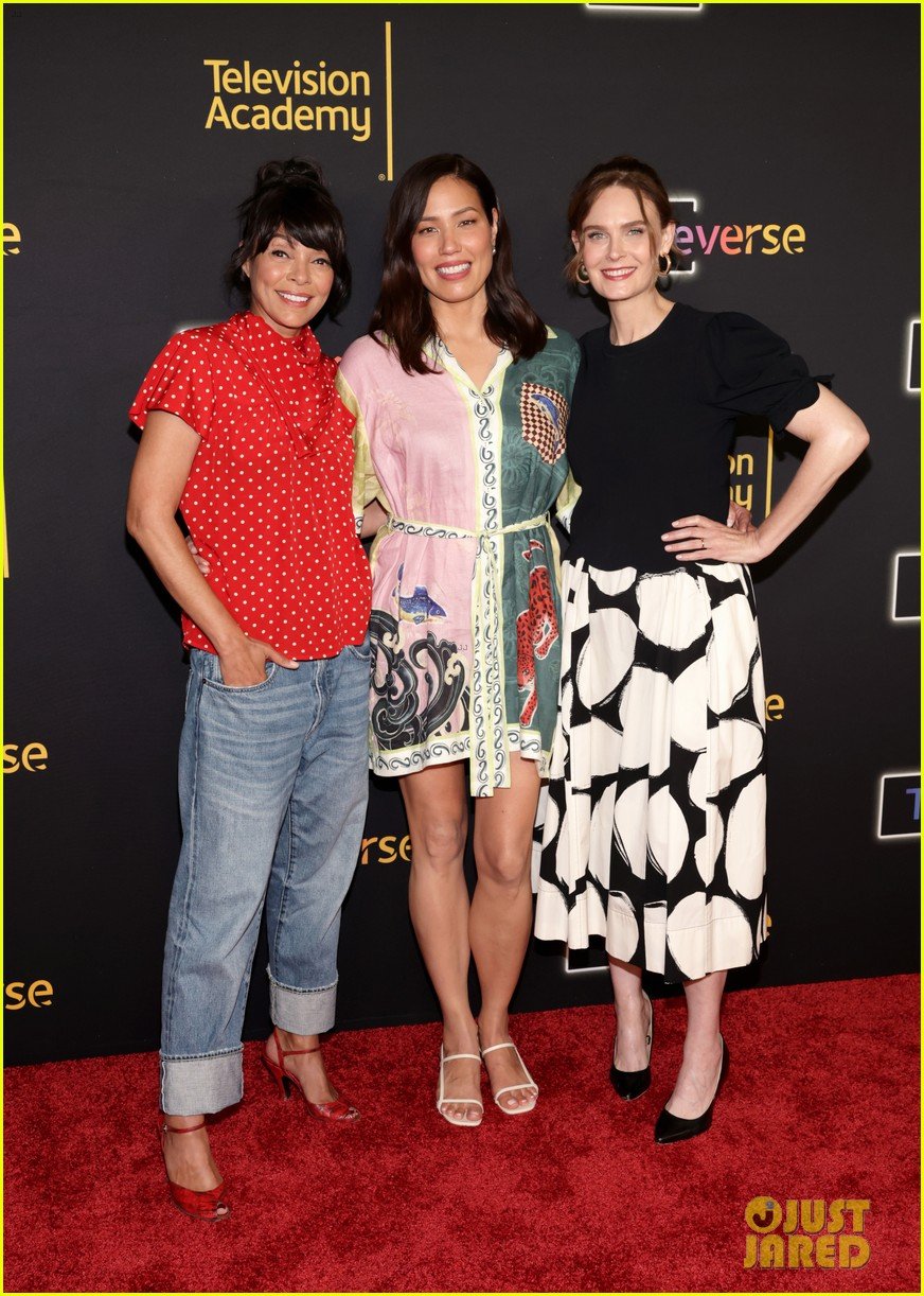 'Bones' Cast, Including David Boreanaz & Emily Deschanel, Reunite for ...