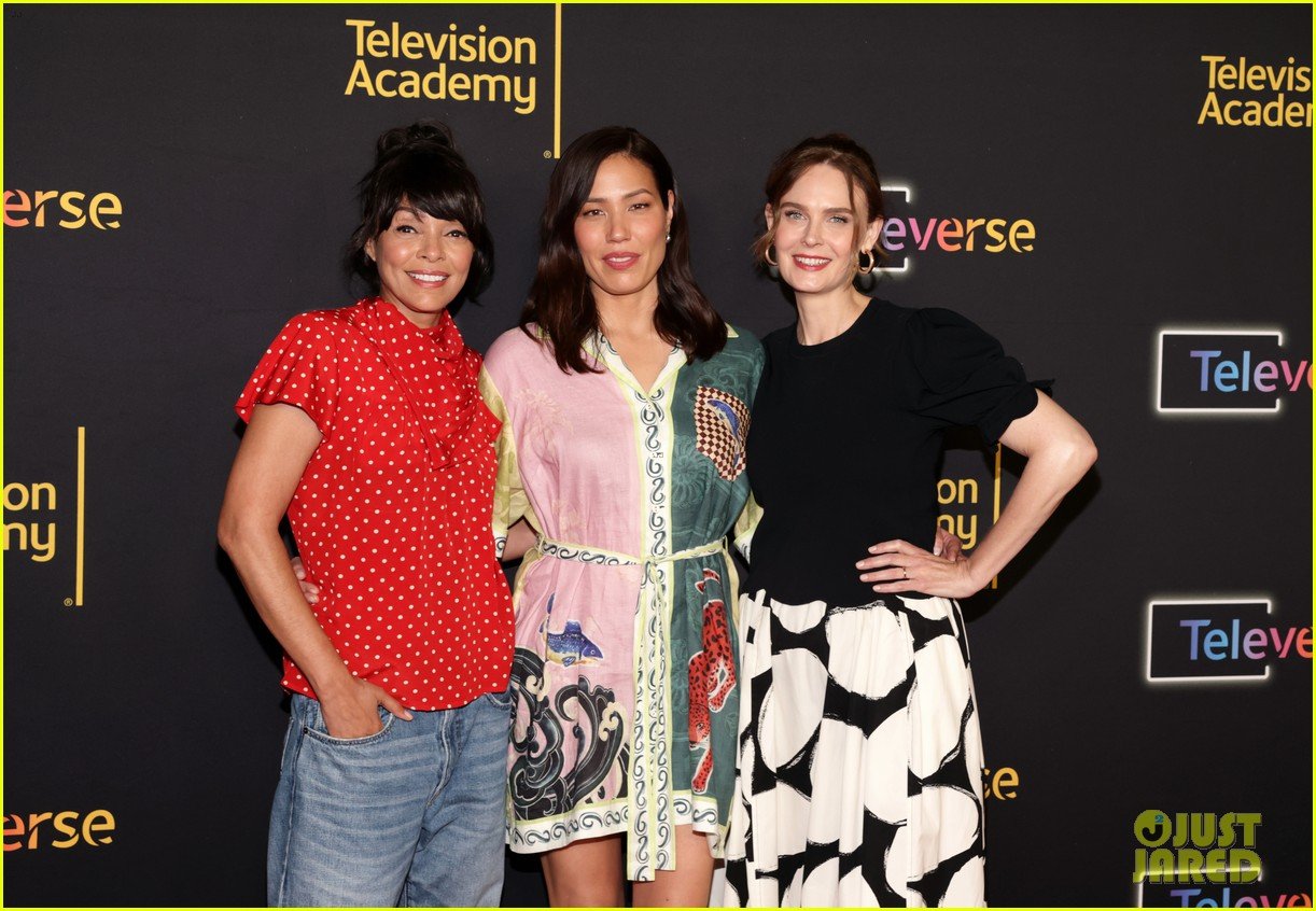 'Bones' Cast, Including David Boreanaz & Emily Deschanel, Reunite for ...