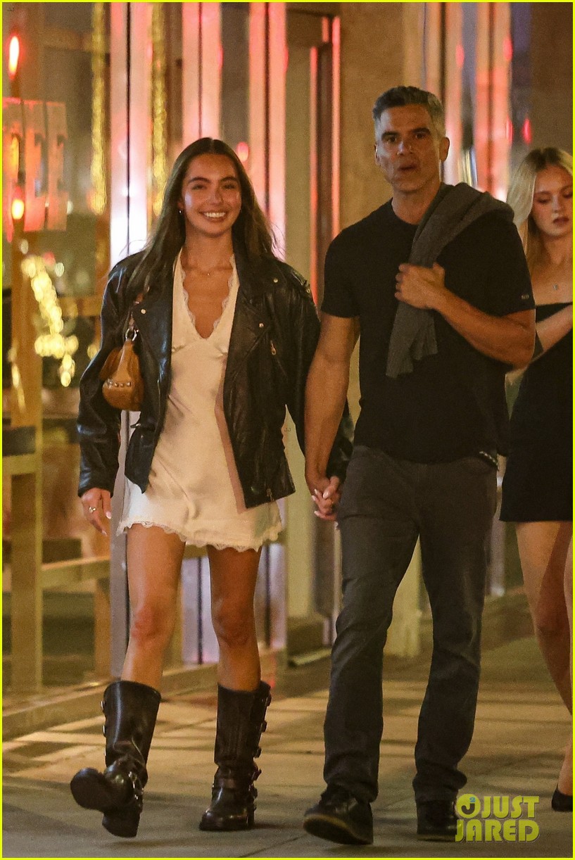 Jessica Alba's Estranged Husband Cash Warren Flaunts PDA with Model ...