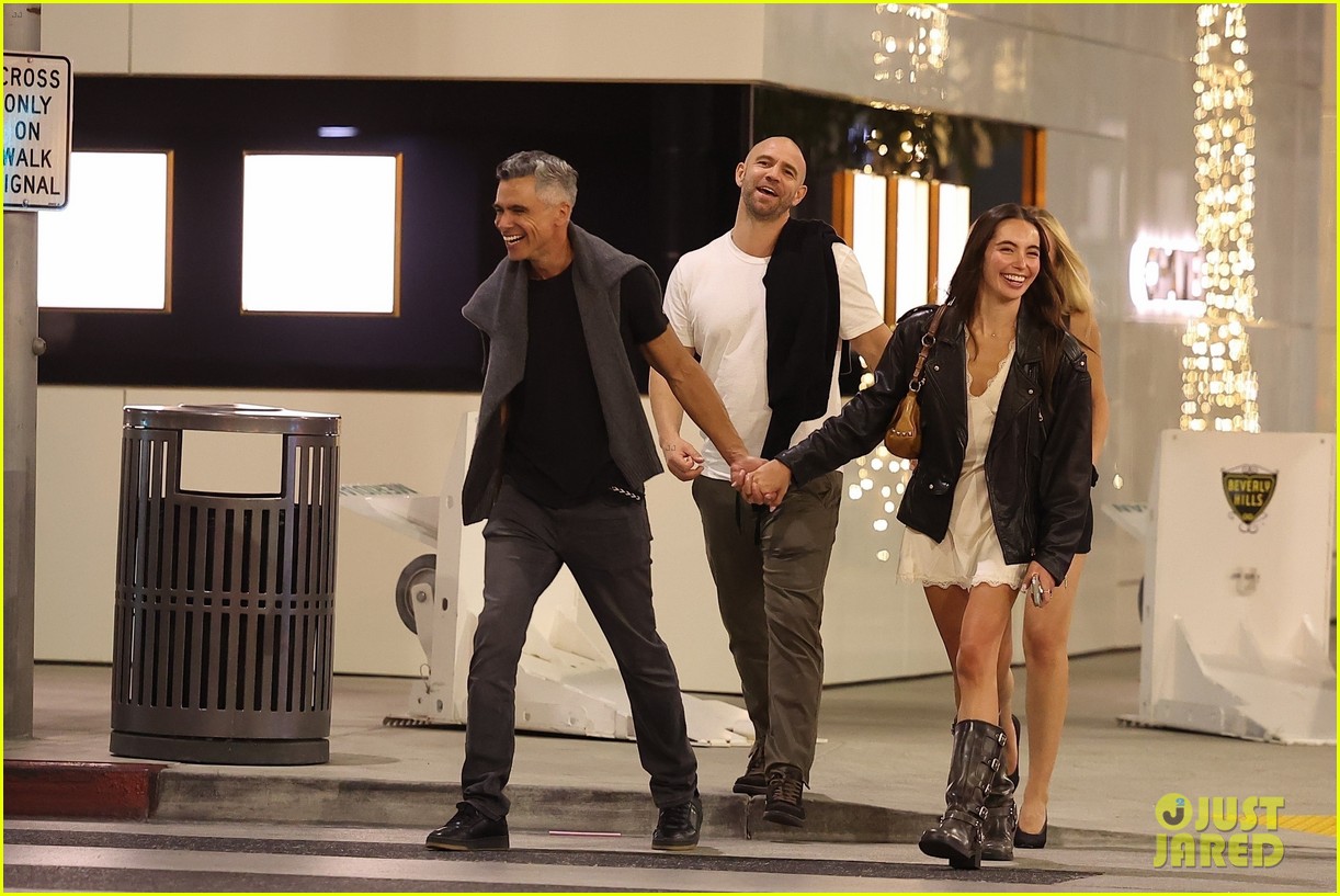 Jessica Alba's Estranged Husband Cash Warren Flaunts PDA with Model ...