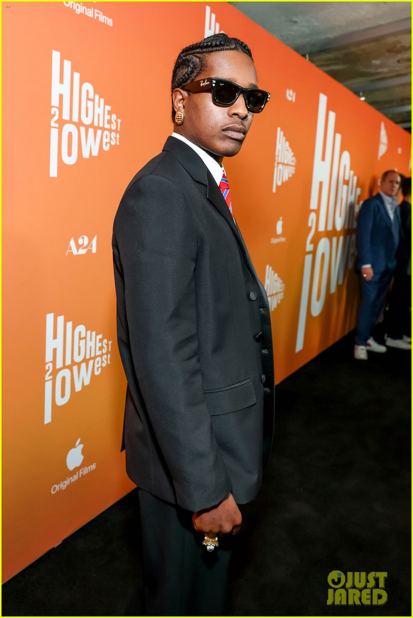 Denzel Washington Goes Casual in Jeans at 'Highest 2 Lowest' NYC ...