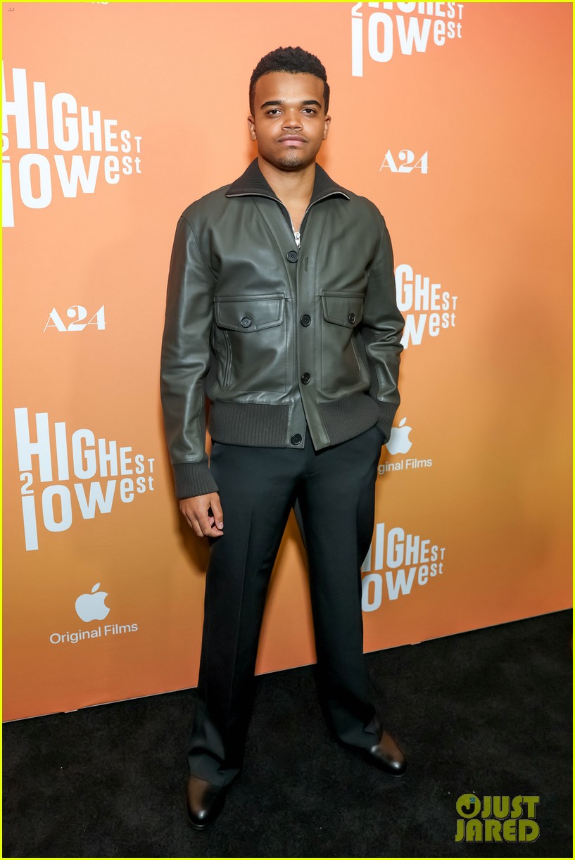 Denzel Washington Goes Casual in Jeans at 'Highest 2 Lowest' NYC ...