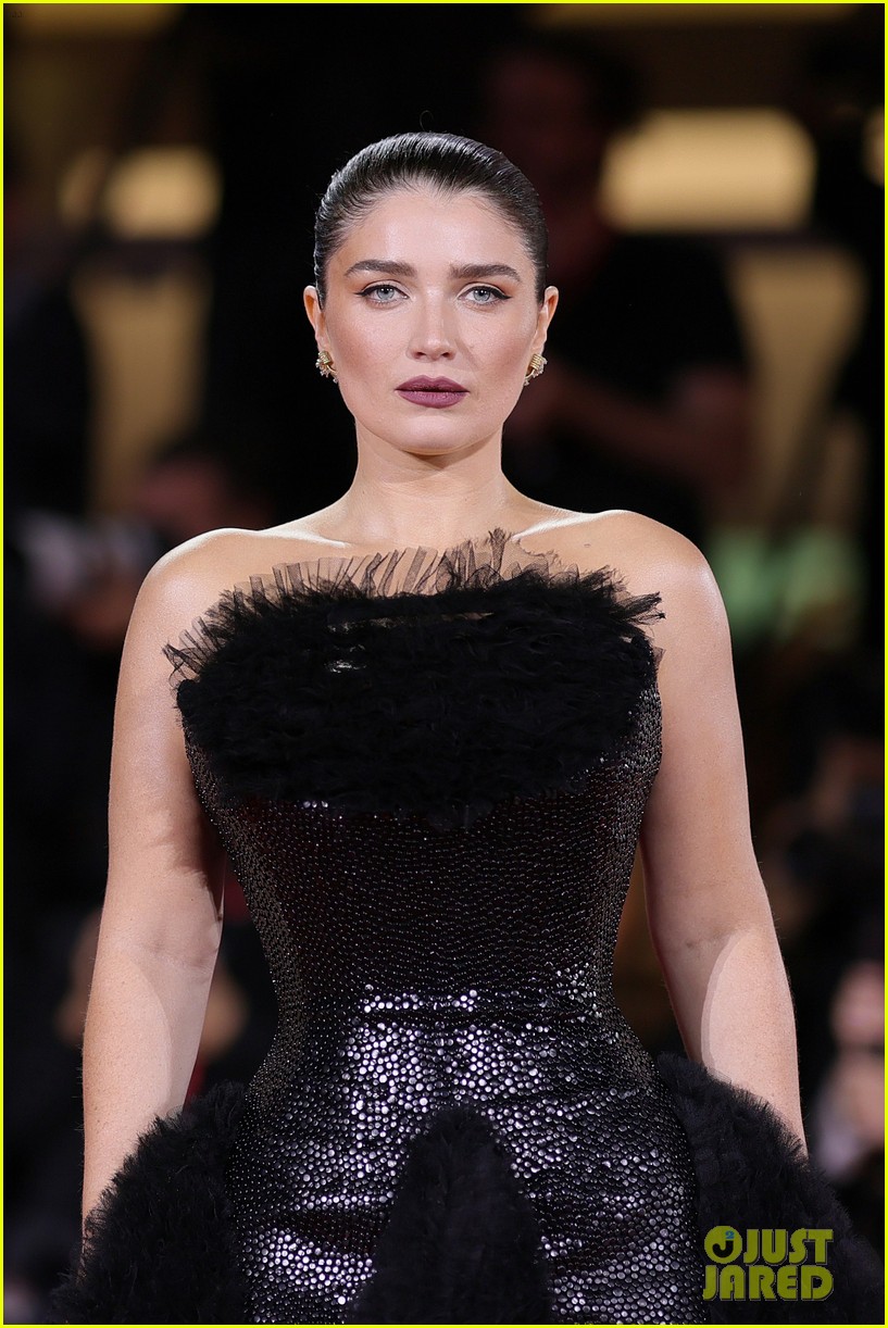 'Jay Kelly' Stars Laura Dern & Emily Mortimer Bring Their Daughters to ...