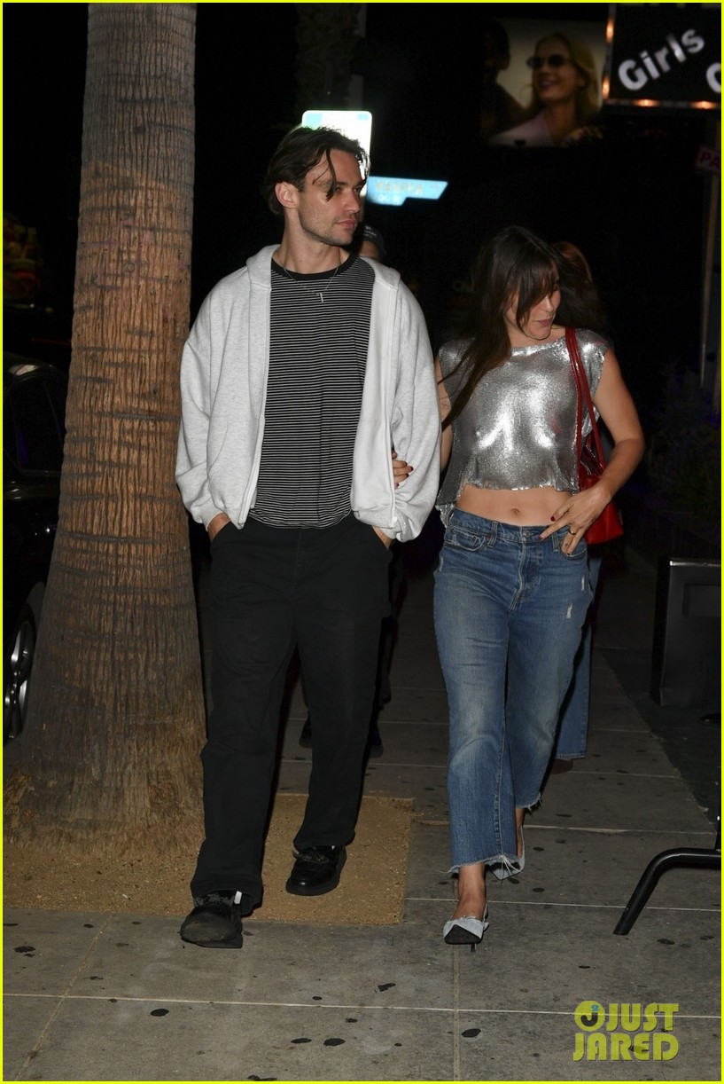 Thomas Doherty Spotted Walking Arm-in-Arm with Demi Moore's Daughter ...