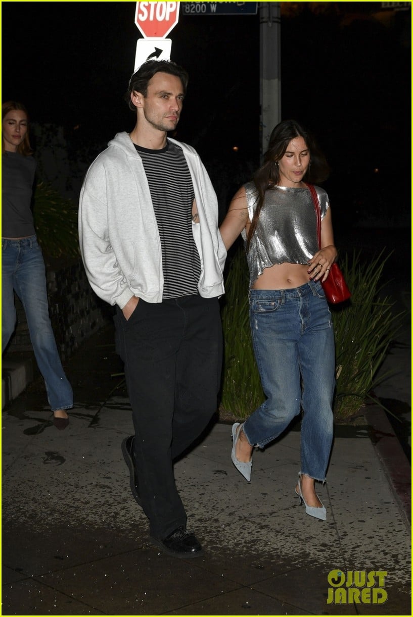 Thomas Doherty Spotted Walking Arm-in-Arm with Demi Moore's Daughter ...