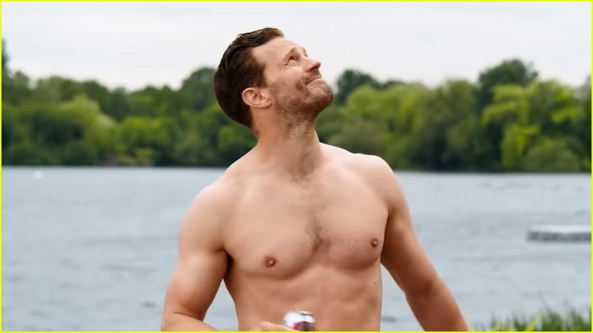 Jamie Dornan Goes Shirtless, Bares Fit Body for Diet Coke Commercial ...