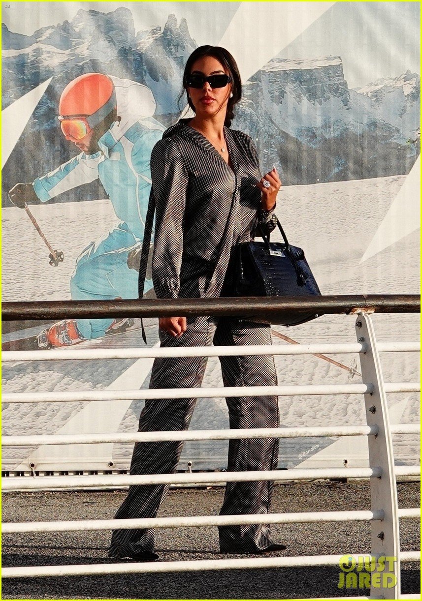 Cristiano Ronaldo's Fiancée Georgina Rodriguez Shows Off Massive ...