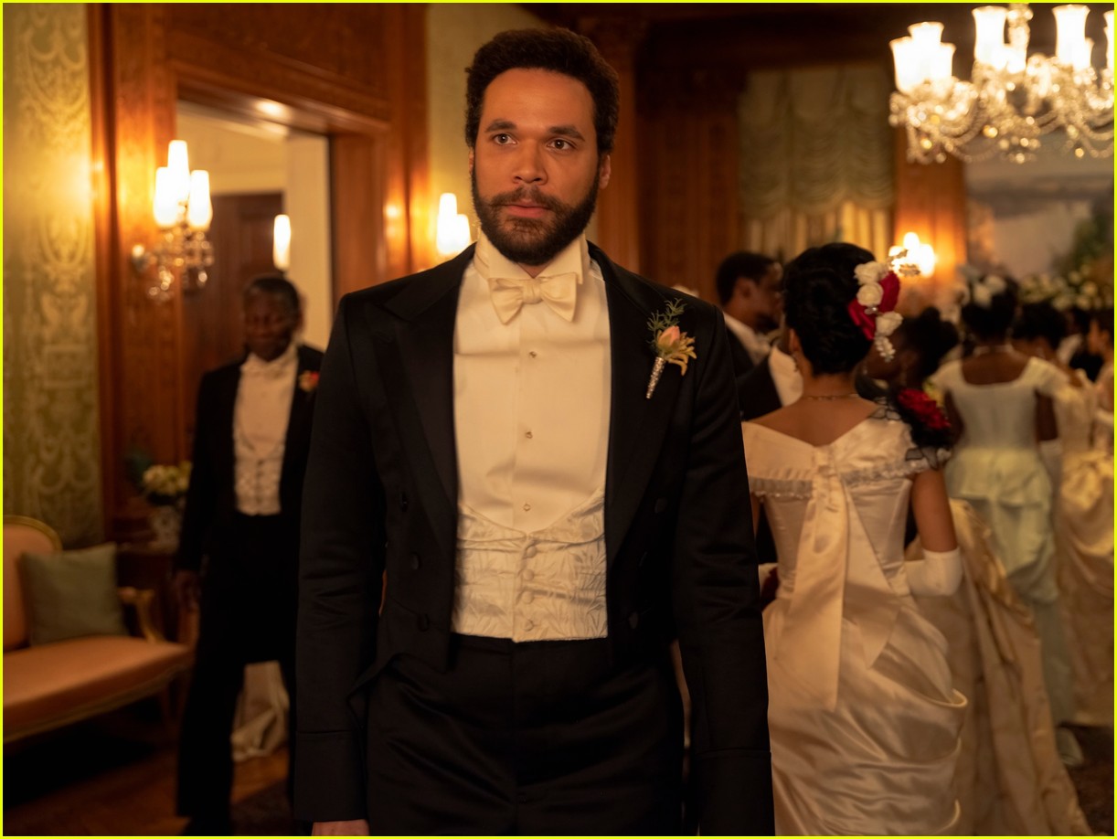 'The Gilded Age' Season 3 Finale Stills Reunite Marian & Larry, Give No Clues About George ...