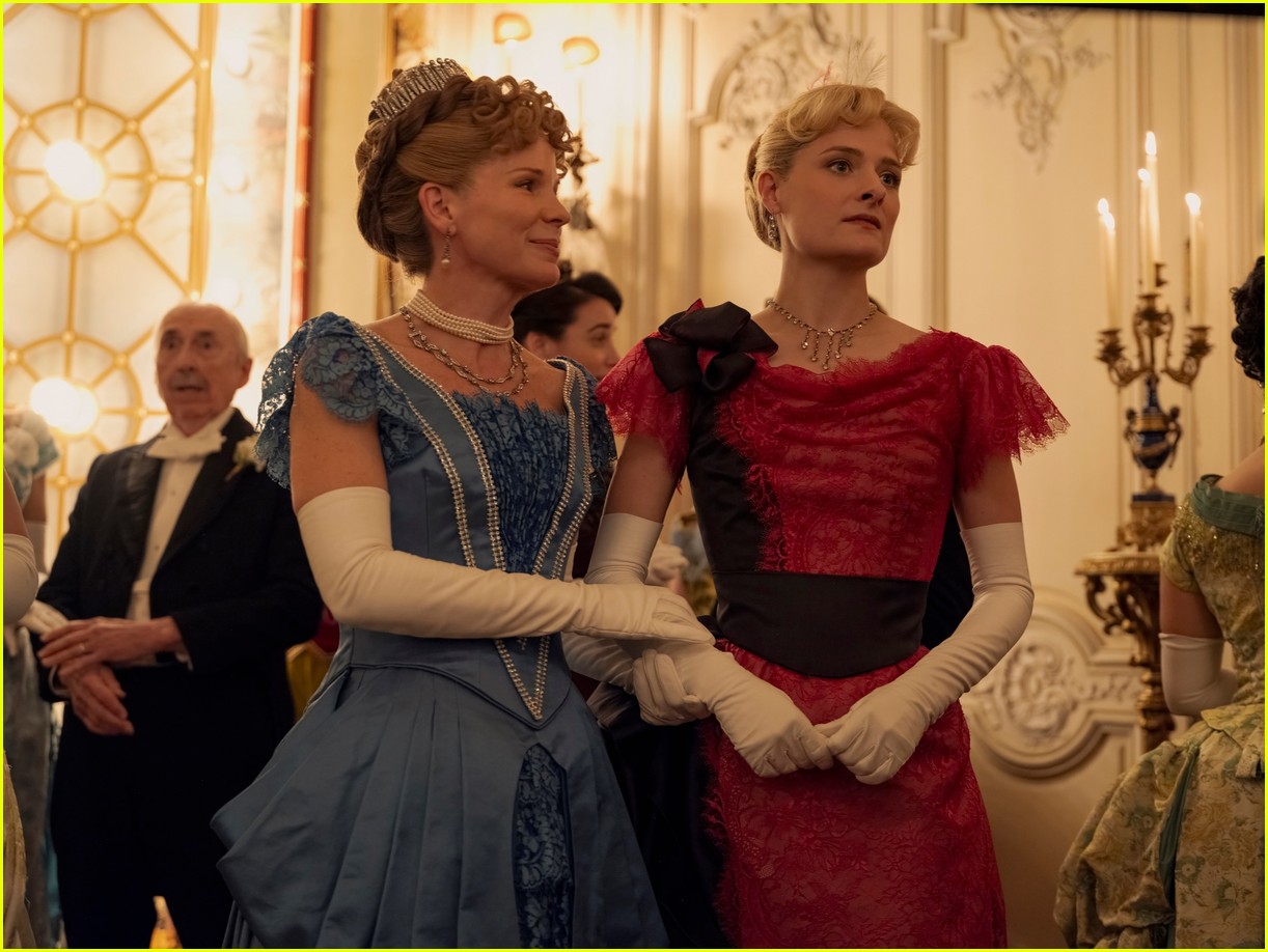 'The Gilded Age' Season 3 Finale Stills Reunite Marian & Larry, Give No Clues About George ...