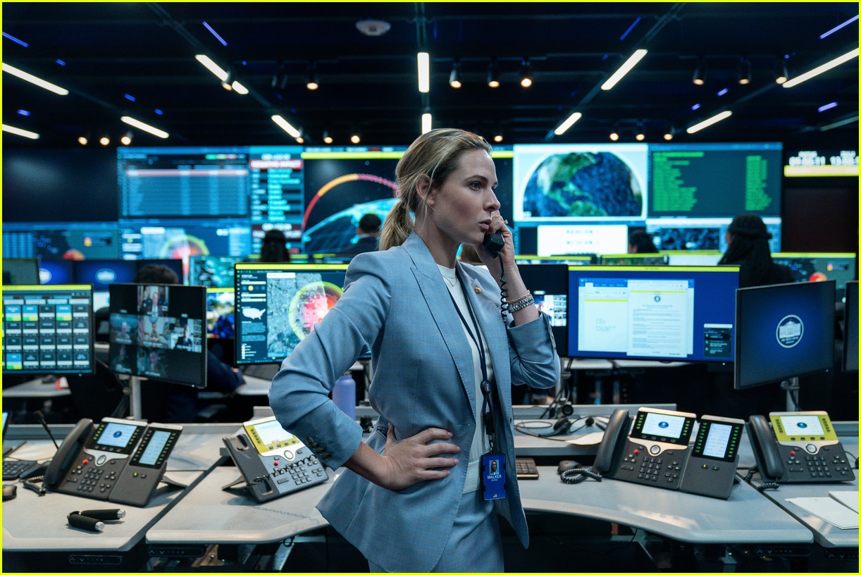 First Look at Kathryn Bigelow Netflix Movie 'A House of Dynamite' With Idris Elba & Rebecca ...