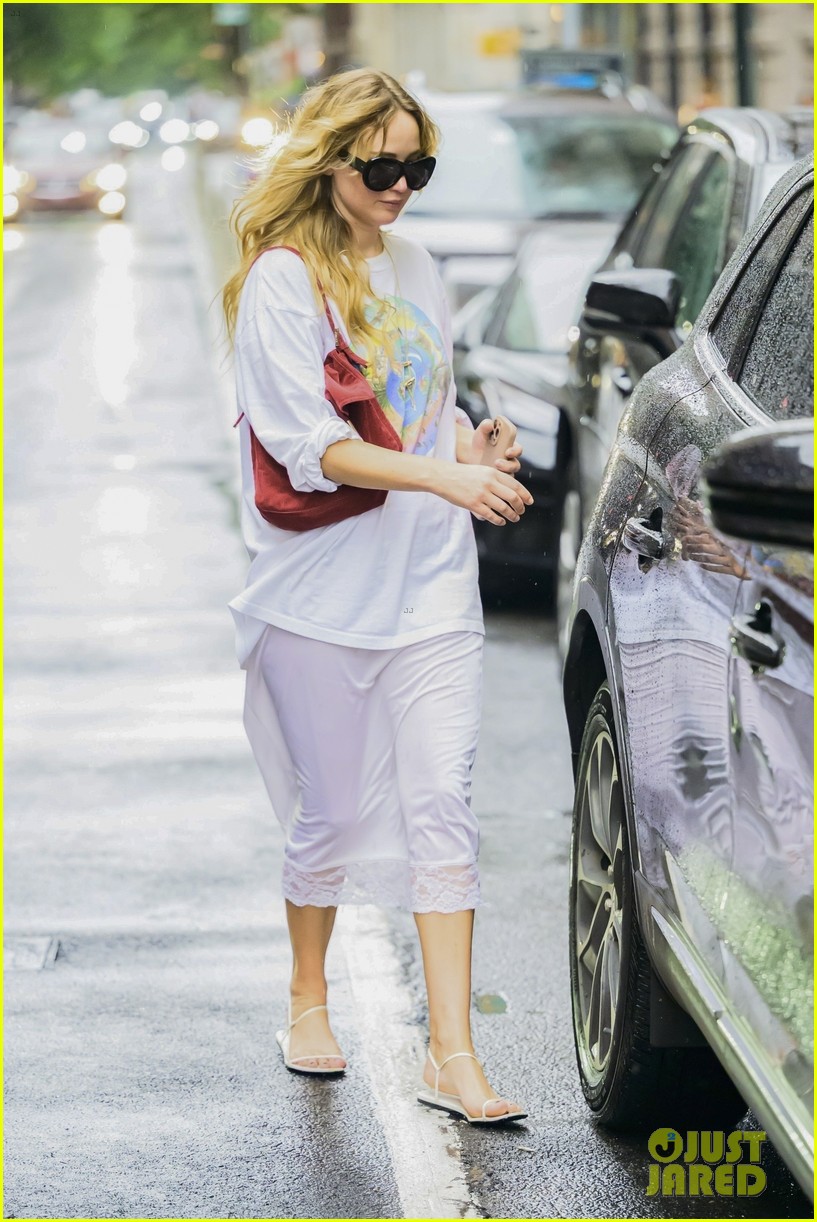 Jennifer Lawrence Steps Out for Early Dinner in NYC: Photo 5190446 | Jennifer Lawrence Photos ...