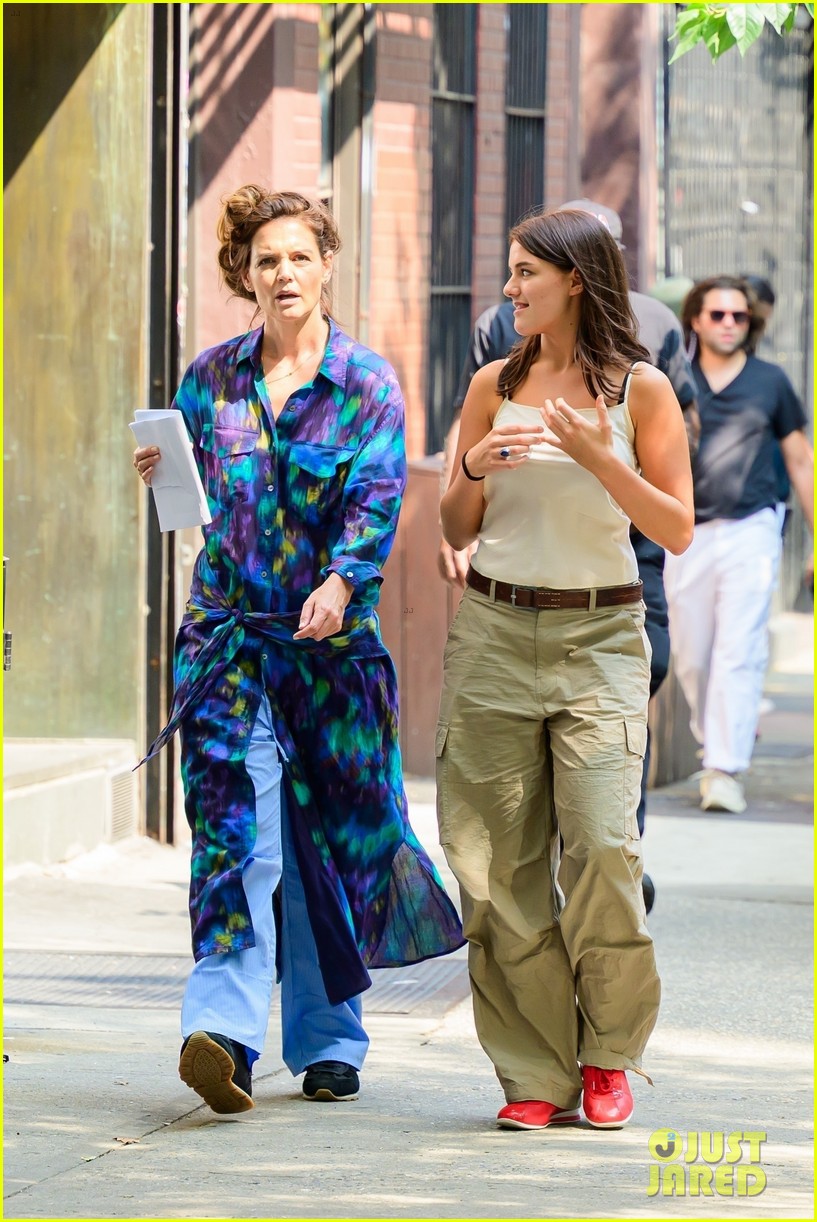 Katie Holmes Gets Visit from Daughter Suri Cruise, 19, on Movie Set!: Photo 5188791 | Celebrity ...