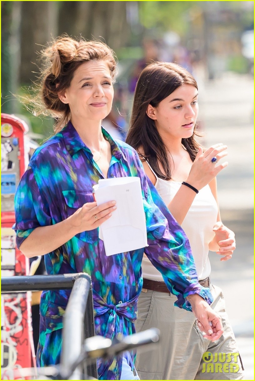 Katie Holmes Gets Visit from Daughter Suri Cruise, 19, on Movie Set!: Photo 5188819 | Celebrity ...