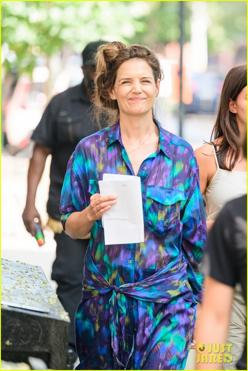 Katie Holmes Gets Visit from Daughter Suri Cruise, 19, on Movie Set!: Photo 5188821 | Celebrity ...