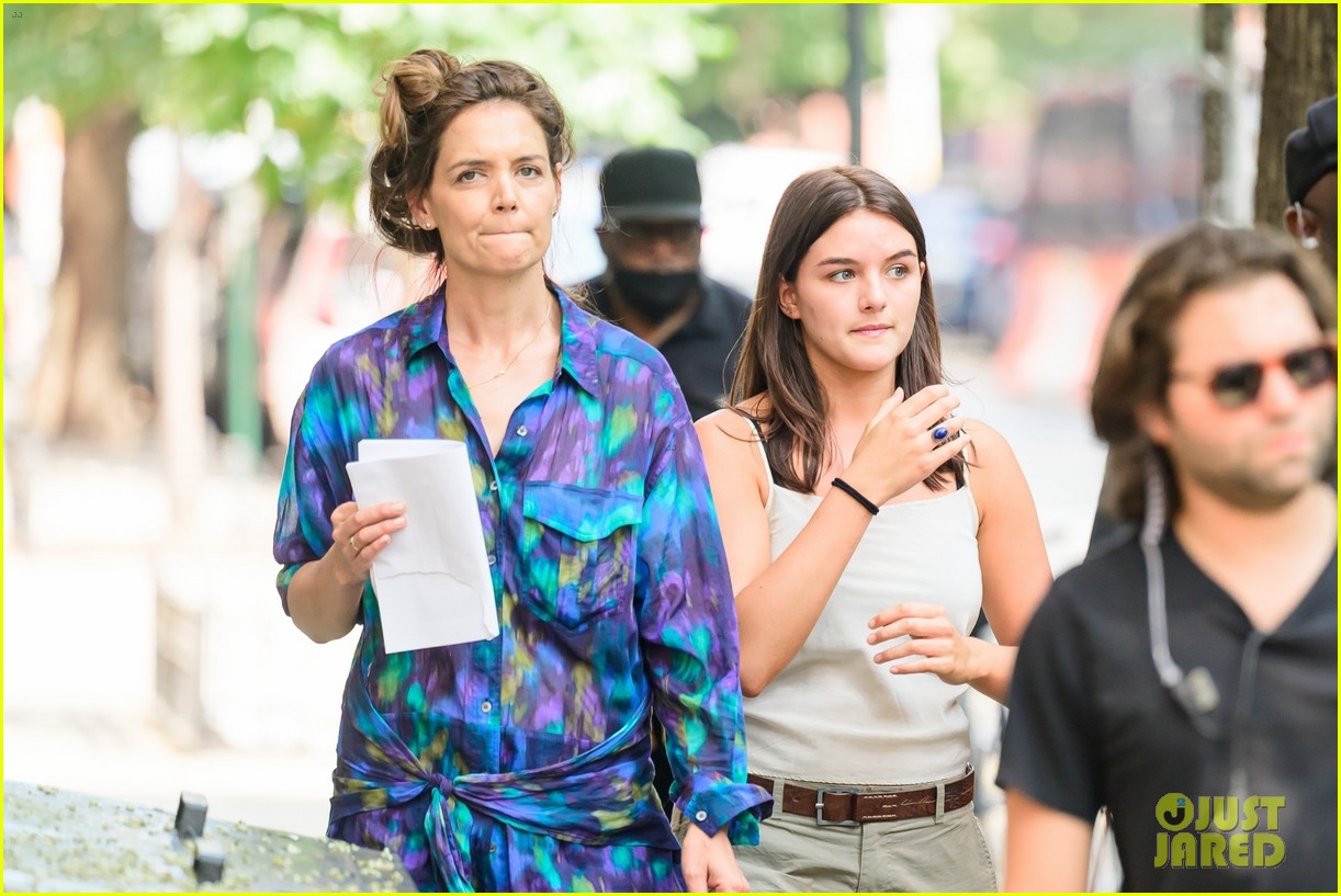 Katie Holmes Gets Visit from Daughter Suri Cruise, 19, on Movie Set!: Photo 5188824 | Celebrity ...