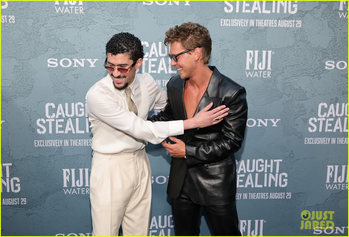 Zoe Kravitz Bares Ripped Abs at 'Caught Stealing' NYC Premiere, Shares ...