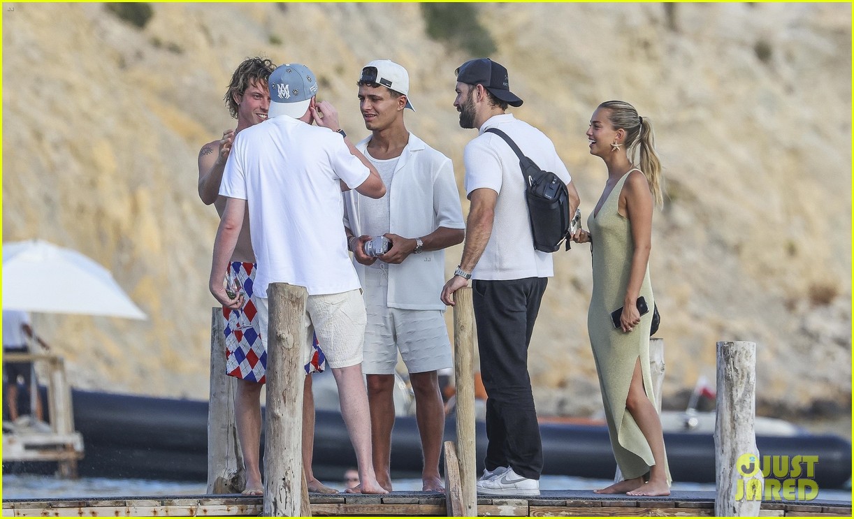 F1 Star Lando Norris Flaunts PDA With Girlfriend Margarida Corceiro On ...