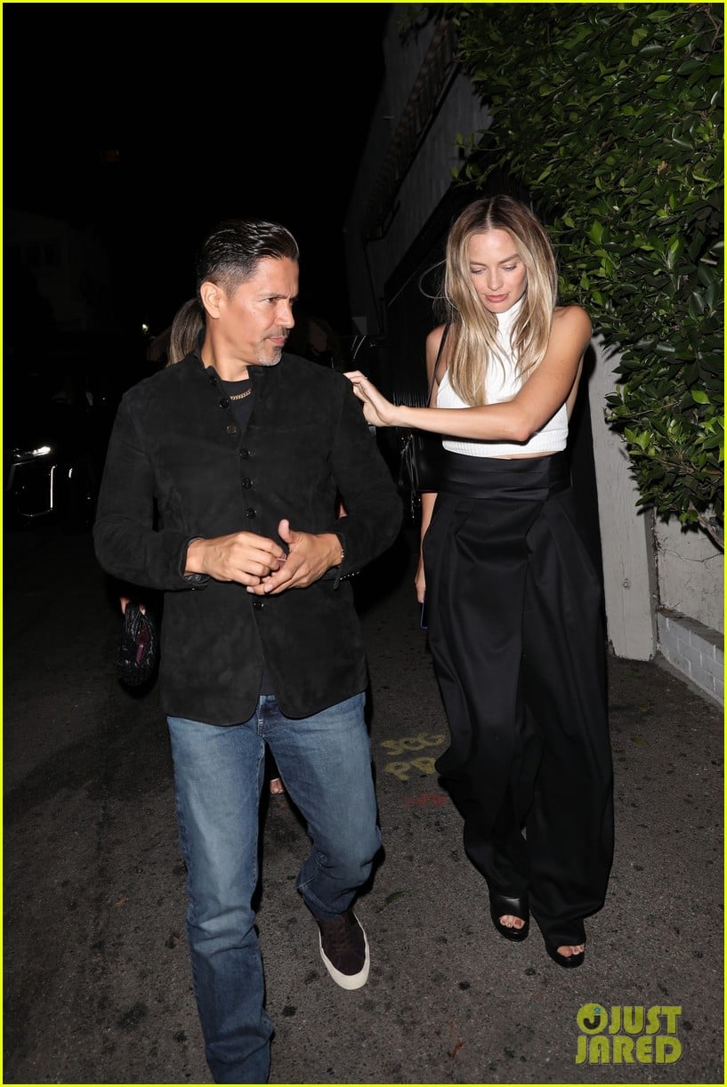 Margot Robbie & Jay Hernandez Reunite to Celebrate 'Suicide Squad' Co ...